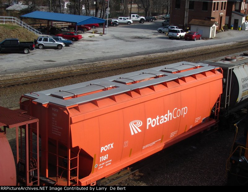 POTX 1161 If all rail equipment was painted as bright as this car there would be fewer rail ...